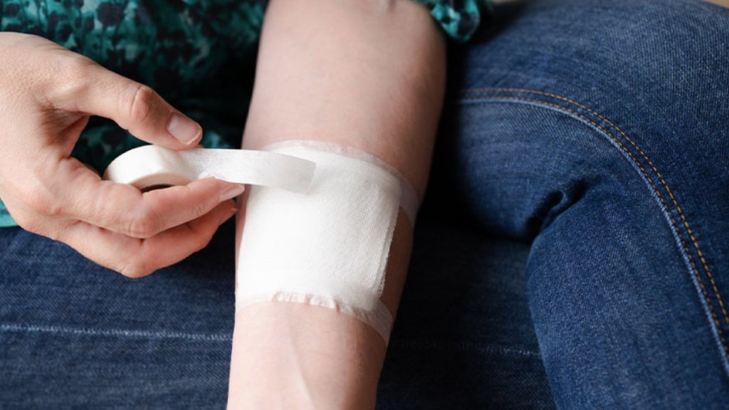 How to Start Dressing Wounds the Right Way at Home - Centers Urgent Care